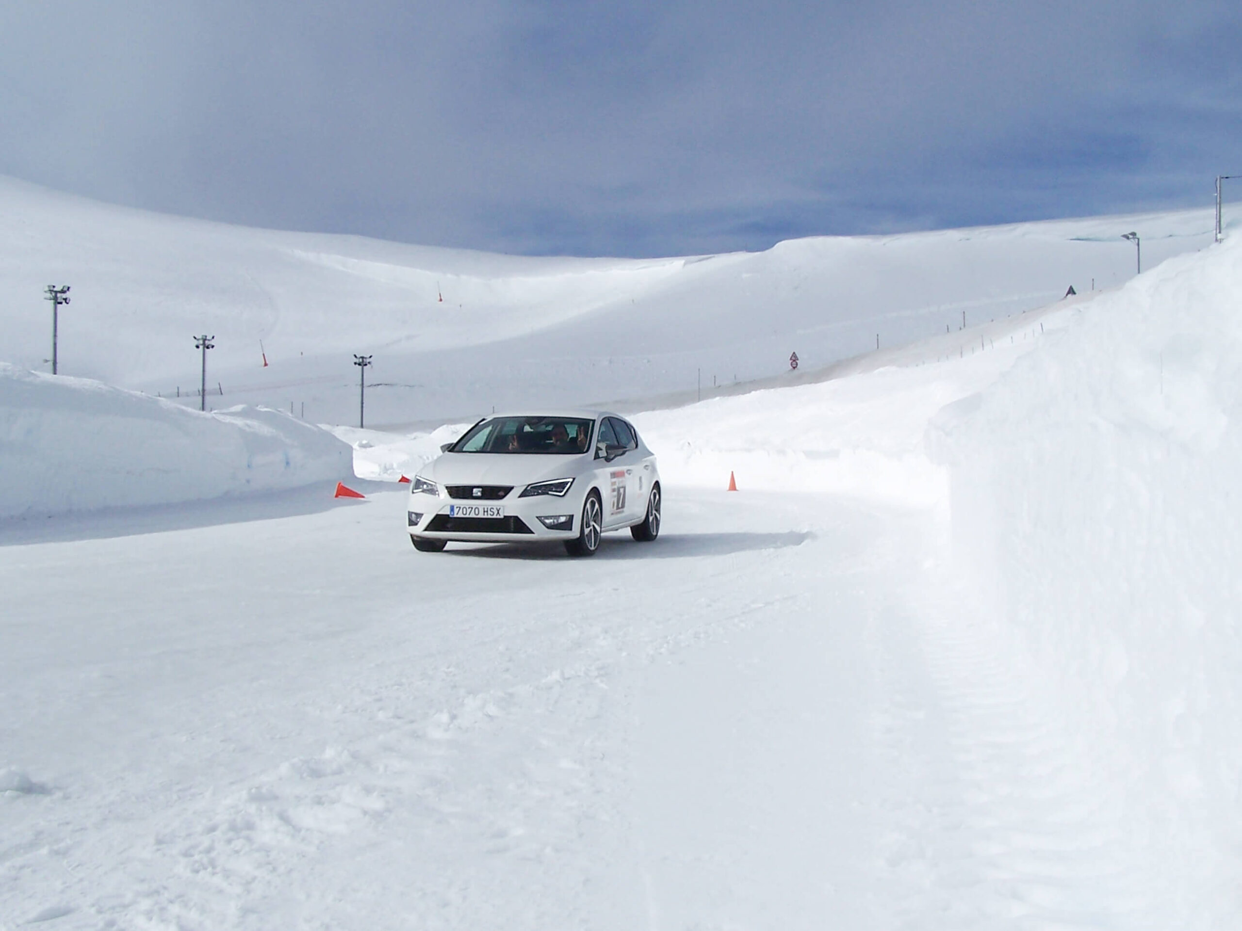Curso de conducción sobre nieve y hielo personal (2h) | Fast Parcmotor